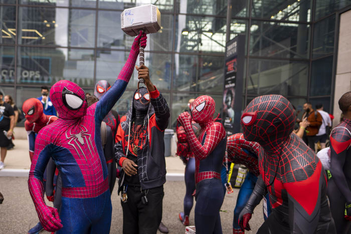 'Spider-Man' regresa balanceándose, toma el No. 1 de 'Scream'
